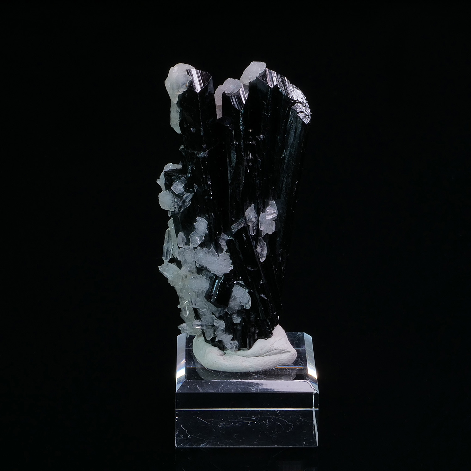 ILVAITE, CALCITE and QUARTZ - Bor Pit, Dalnegorsk, Russia - SZ MINERAUX