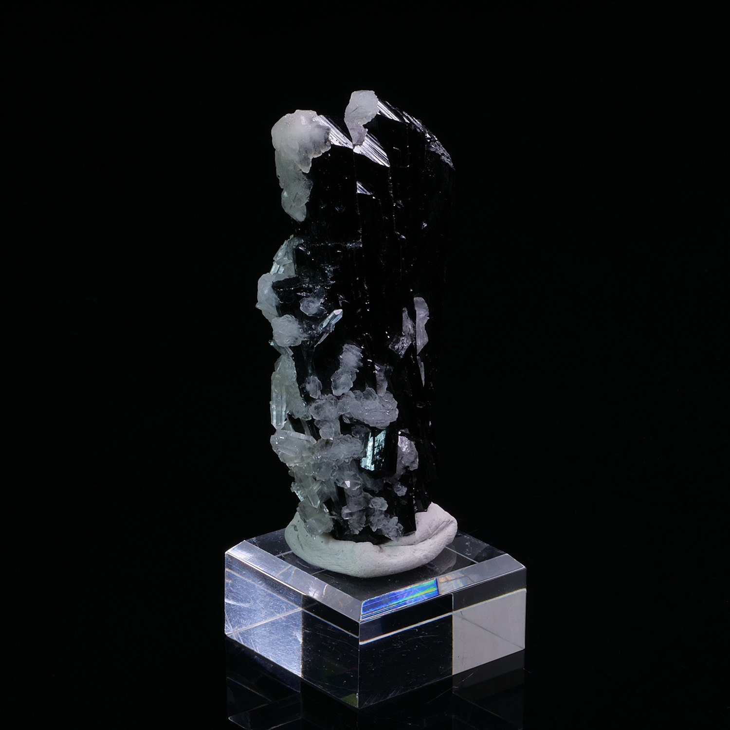 ILVAITE, CALCITE and QUARTZ - Bor Pit, Dalnegorsk, Russia - SZ MINERAUX