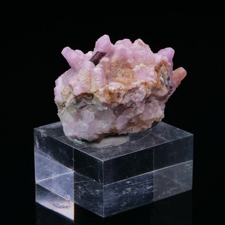 RED QUARTZ on PYRRHOTITE - Dalnegorsk, Russia - SZ MINERAUX